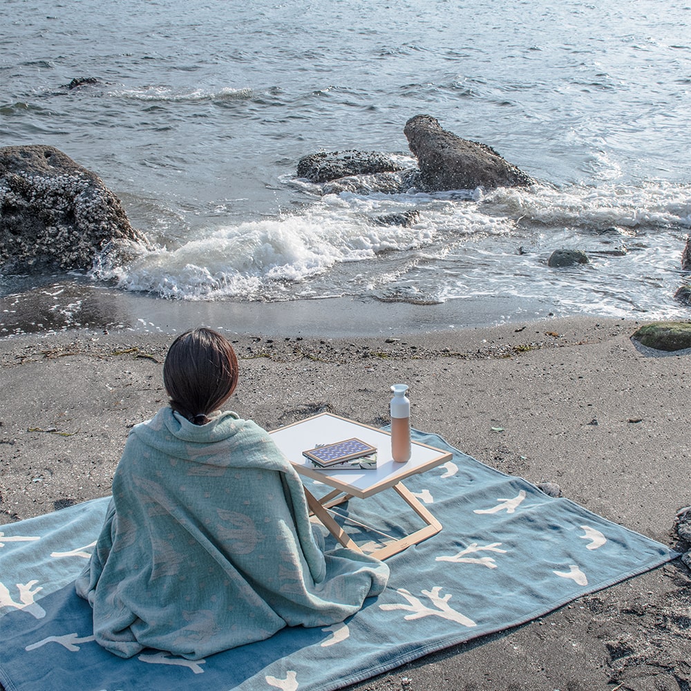 きっと暮らしの必需品になる～コットンブランケットの5つの使い方～ | サステナブルショップ エコンフォートハウス ecomfortHouse｜KLIPPAN（クリッパン）総輸入元
